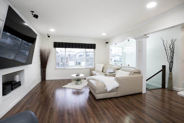 Bright Cheerful Private Room In New West - Burnaby