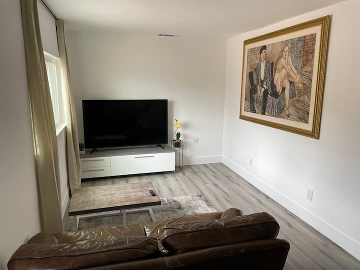 Adorable One Bedroom Guest House With Parking - Phoenix, AZ