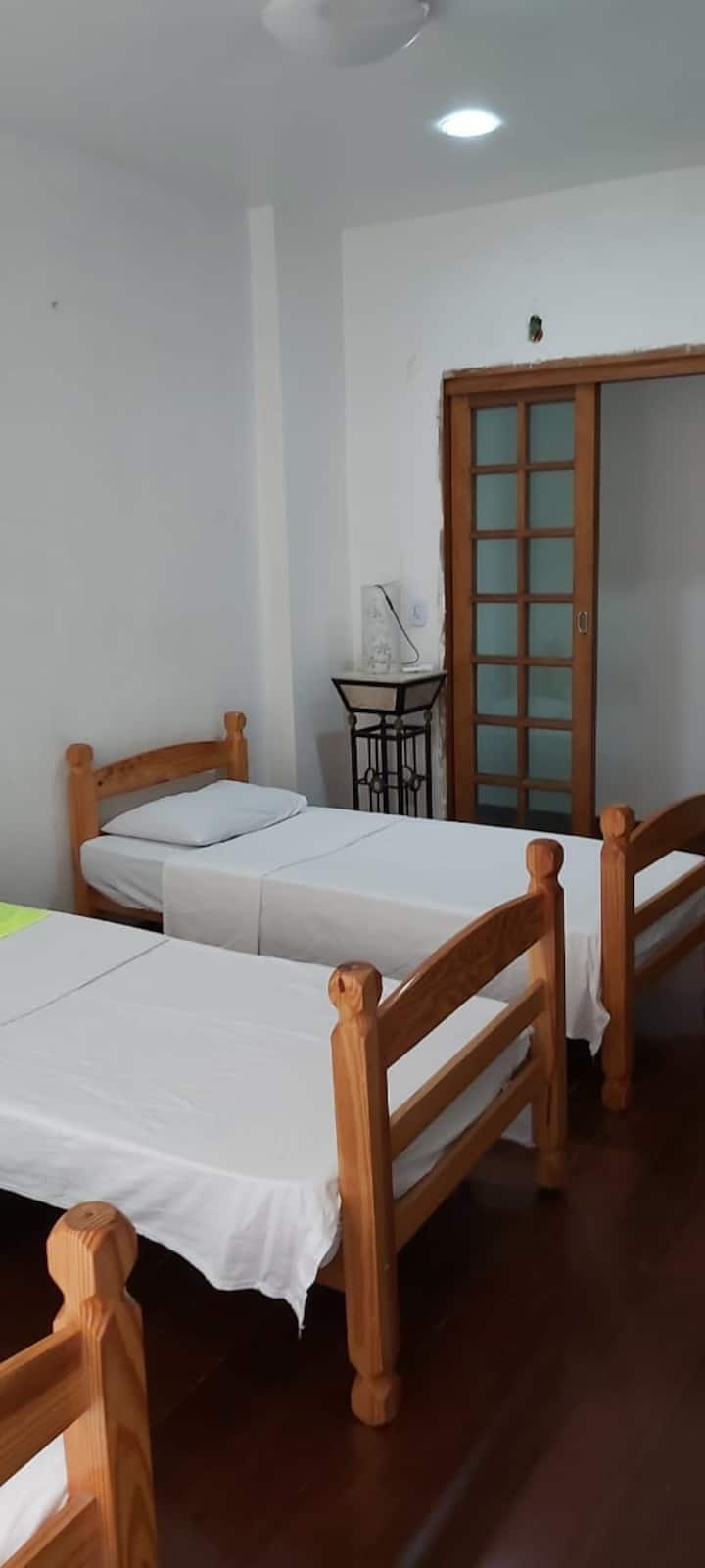 Quarto Dentro Apartamento Cerca Praia - Rio de Janeiro