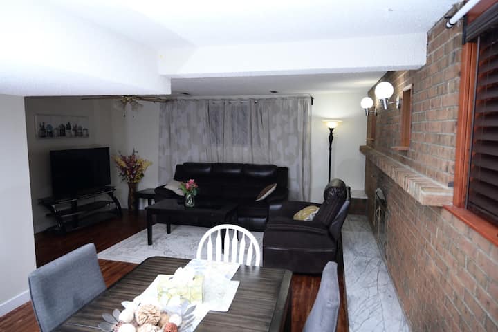 Two Bedroom Basement House - Saint Albert