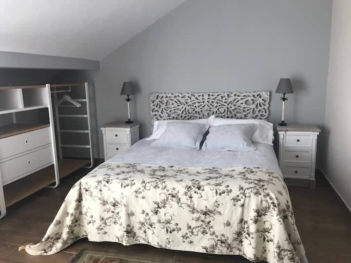 Habitación Doble Con Cama De Matrimonio - Los Olivos