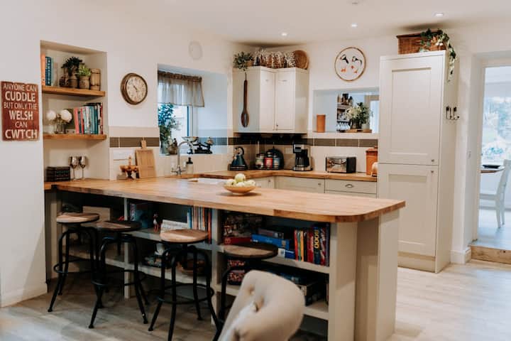 A Beautiful Home In The Heart Of St Davids - Whitesands Bay