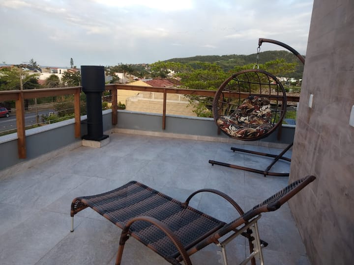 Casa De 04 Quartos Com Excelente Terraço - Garopaba