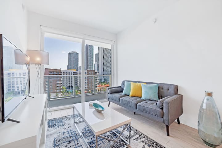 Miami-edgewater 2 Bed/2 Bath Condo W/ Nice Terrace - Miami, FL
