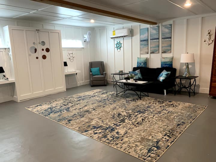 Cozy Cove - Studio Apartment - Centrally Located - Galveston, TX