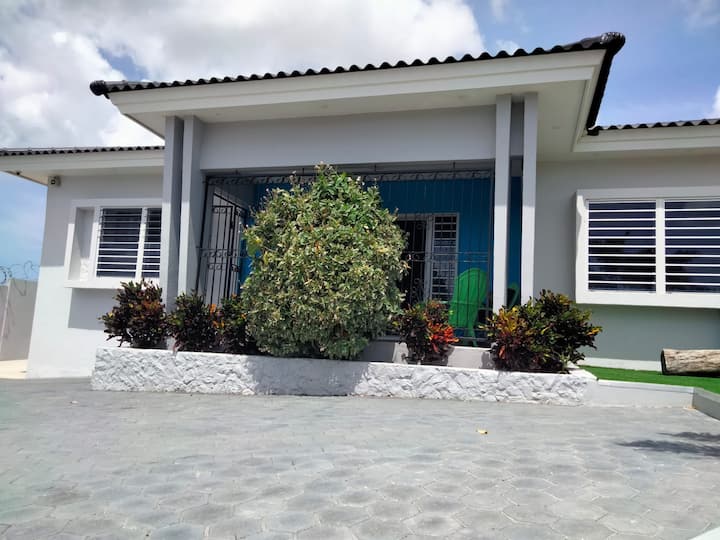 Curadise Familyhouse - Curaçao