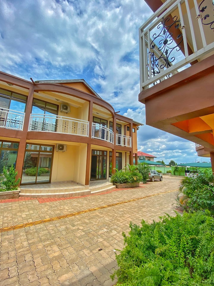 Lovely 3 Bedroom Apartment With Balconies - Lubumbashi