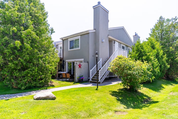 Large Condo By Trails And Shopping - Collingwood