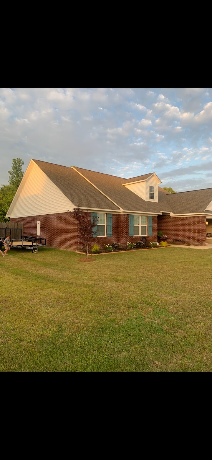Spacious 3 Bedroom 3 Bath Home With Covered Patio - Oxford, MS