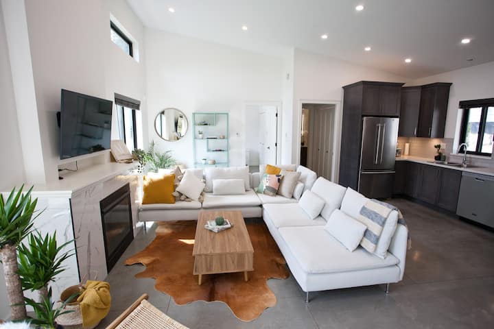 Roberts Creek Modern Coastal Getaway... - Sechelt