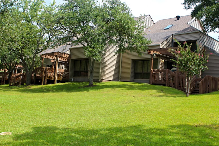 Beautiful Sand Castle Village 3 Bedroom Townhome - New Bern, NC