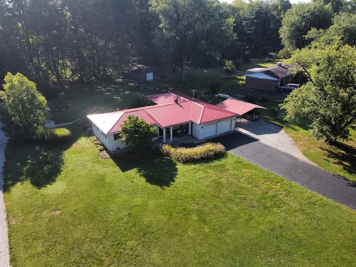 Clean, Functional And Charming Home - Cloverdale, IN