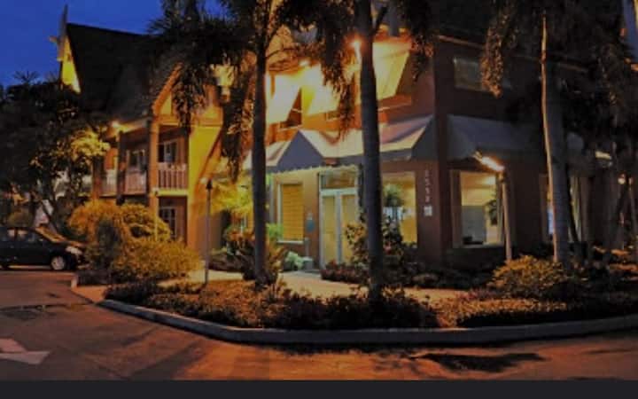 Beautiful Spacious 2 Bedroom 2 Bath Sleeps 6 - Cape Canaveral, FL