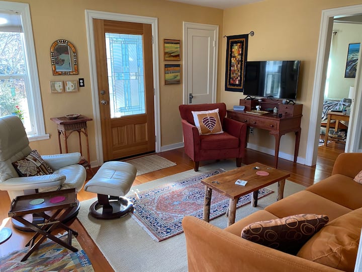 Cheerful 2-bedroom Home,
Close To Downtown, Uo. - Eugene, OR