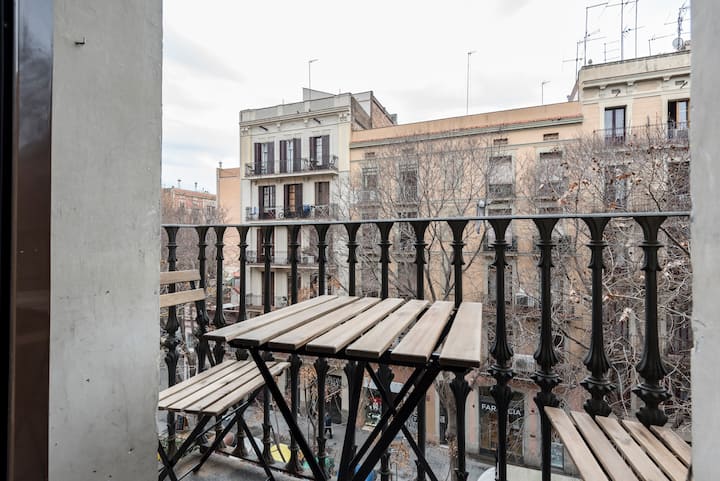 Renovated 2 Bedroom With Balcony - Barcelona