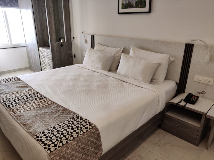 Charming 8 Room Boutique Hotel With Pantry - Hyderabad