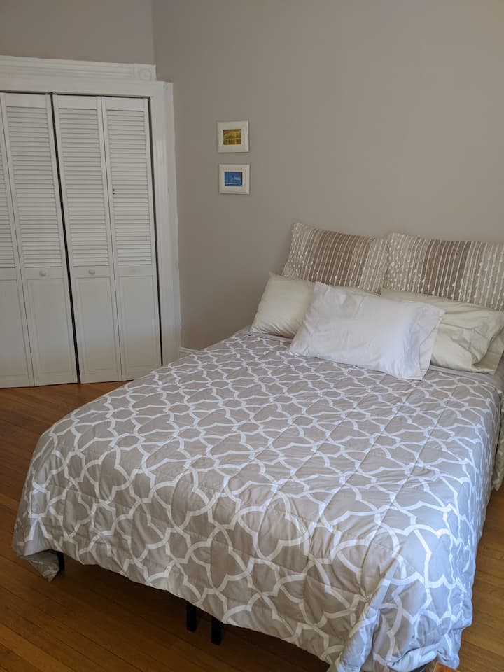 Sunny, Private Queen Room In Newtonville - Newton, MA