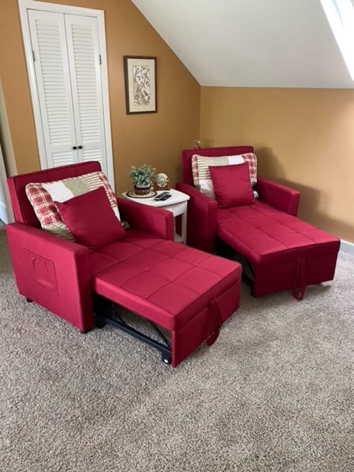 "The Suite Spot", Adorable Apartment  With Deck - Lancaster, NY