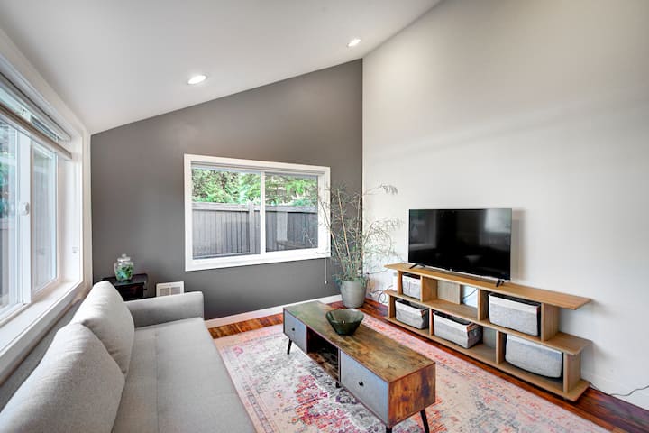 Three Bedroom At Madison Valley - Seattle, WA