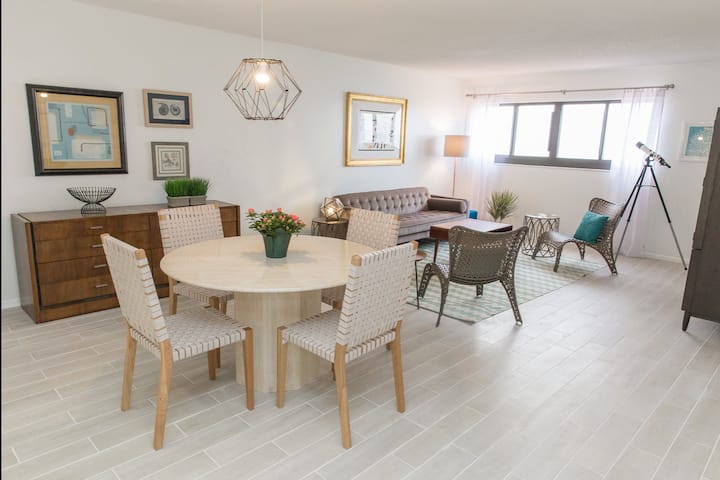 Lovely Seaplace Beachfront Unit In Longboat Key - Longboat Key, FL
