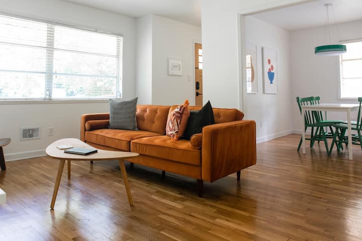 Bright & Modern Home Near Downtown Atlanta - Atlanta, GA