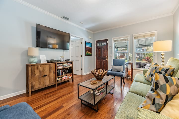 Charming Historic Bungalow - Tampa, FL