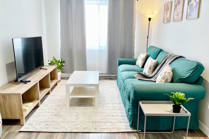 Monthly Stays ♥️ | Lux King Bed |  20min To Yul - Laval