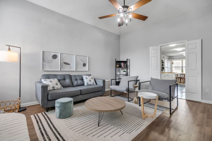 Modern Home Near Dtfw | Arlington | Dallas | Heb - Fort Worth, TX