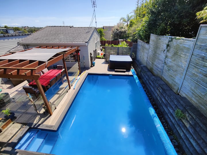 Private Beach House With Heated Pool & Hot Tub - Auckland