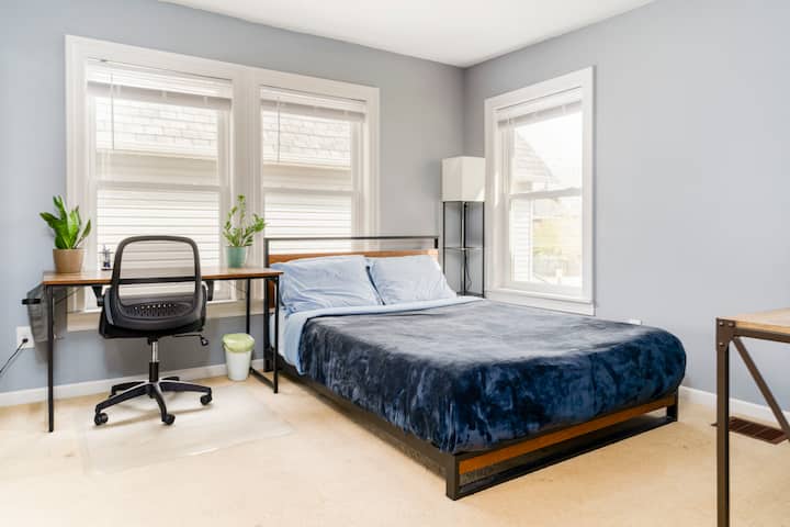 Sunny 1br W/ Queen Bed, Dt Cbus (Queer Owned) - コロンバス, OH