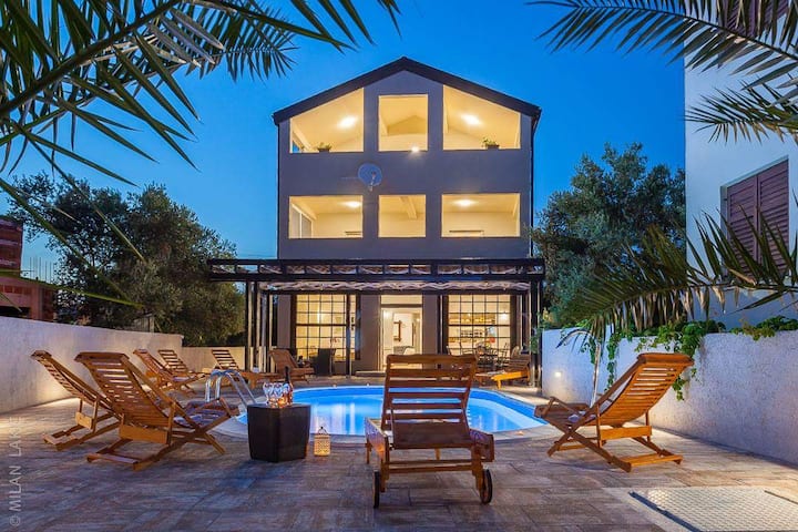 Amazing Villa Grande With Large Pool - Sukošan