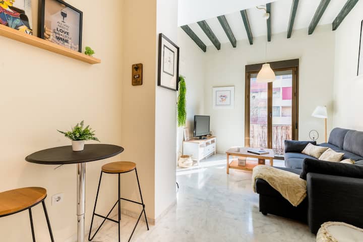 Bright Spot In The Historical City Center - Sevilla, İspanya