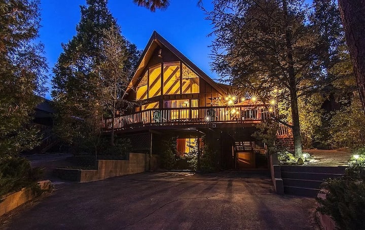 Peaceful Cabin: Hot Tub, Fireplace, Dogs Ok! - Idyllwild-Pine Cove, CA