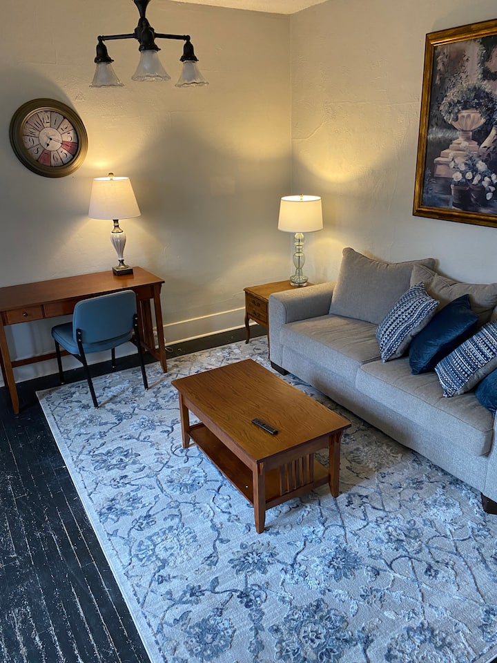 Peaceful, Charming Getaway - Florence, AL