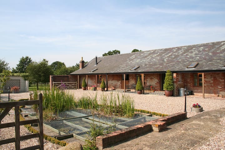 Rural Barn Conversion With Tennis Court - Buckinghamshire