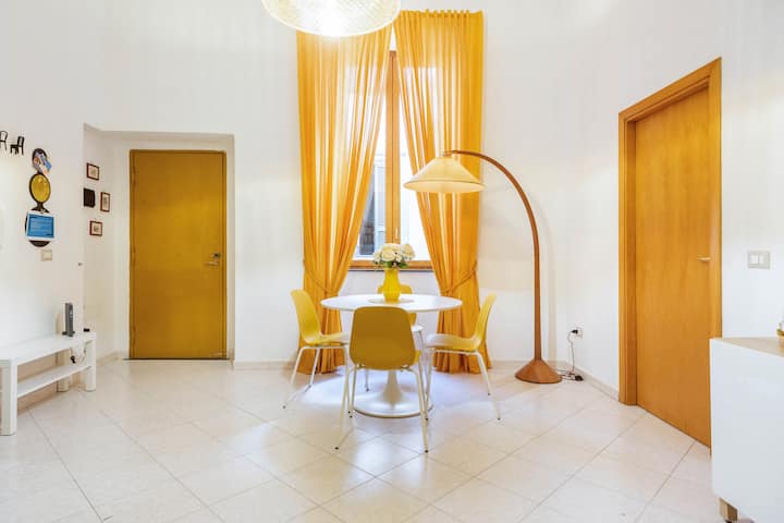 Apartment Ilaria: Grazioso Alloggio Napoli Centro - Neapel
