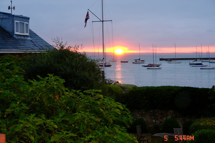 2 Bedroom Flat In Central Cowes With Harbour View - Isle of Wight