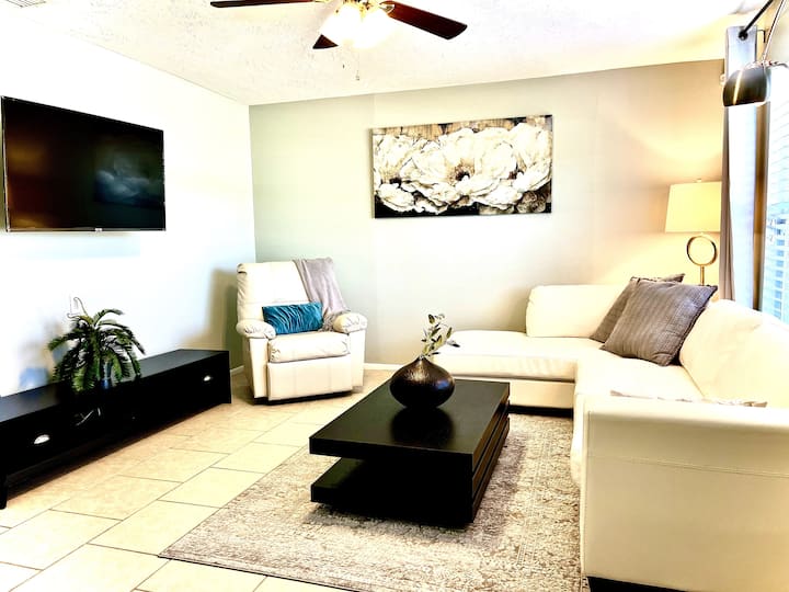 Welcome To Your Salty Escape! - Bradenton, FL