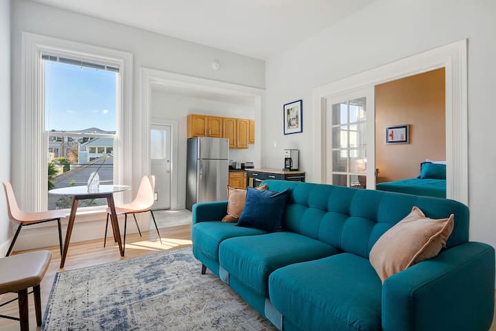 Sunny Top Floor Historic/hip Mission District 1x1! - San Francisco, CA