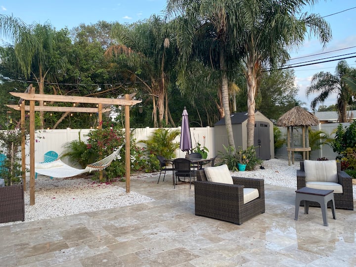 Cheerful Beach Home With A Huge Hot Tub - Largo, FL