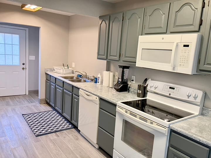 Comfortable 4 Bedroom, 2 Bath Family Home - Pueblo West, CO