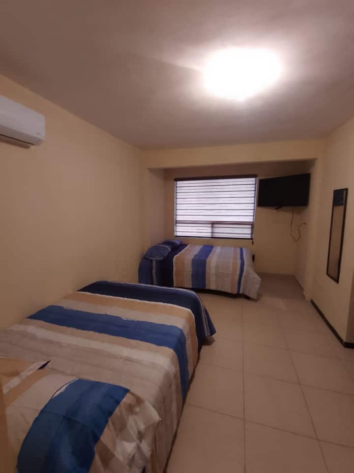 Amplia Casa Con Terraza En Fraccionamiento Privado - Monterrey