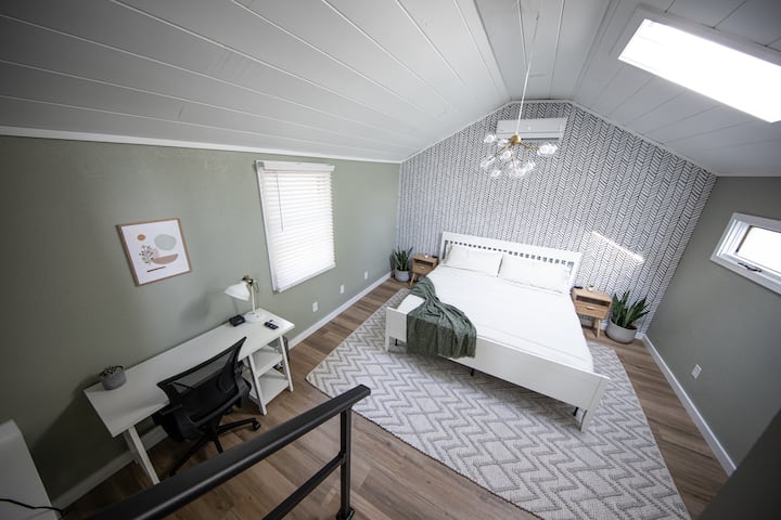 Summer Escape W/ Fireplace, Ev Charger, King Bed - Bethel, ME