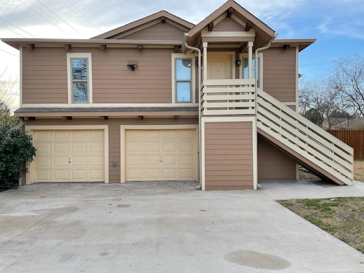 Detached Garage Apartment On Huge Lot - Irving, TX