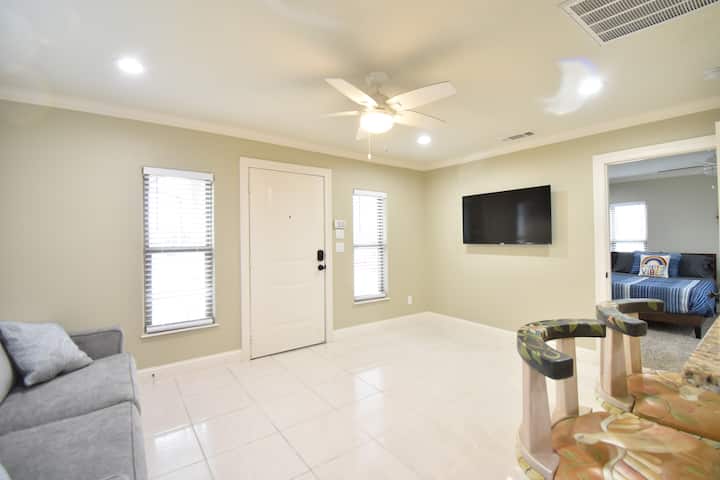 Detached Garage Apartment On Huge Lot - Irving, TX
