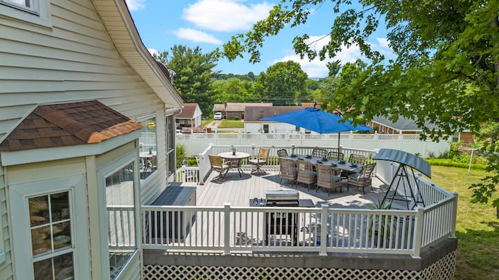 Bell House – Stylish Stay, Hot Tub & Prime Spot - Lynchburg