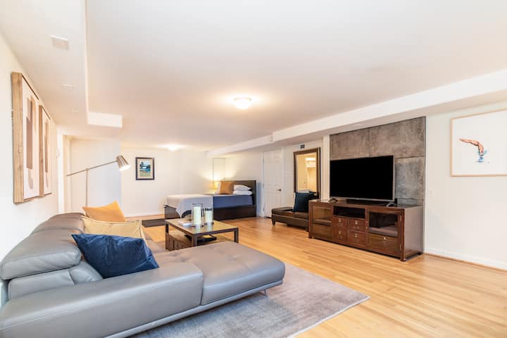 Charming Spacious Studio W/pkg Close To Alki Beach - Seattle, WA