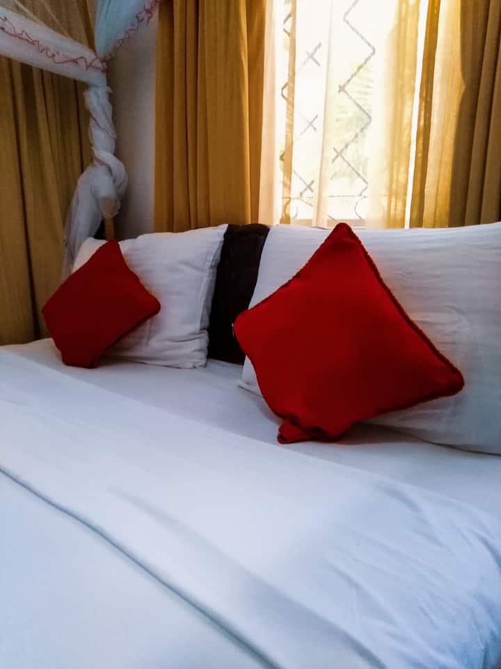 Cosy 4 Bedroom Home With Pool Near The Beach - Mombasa