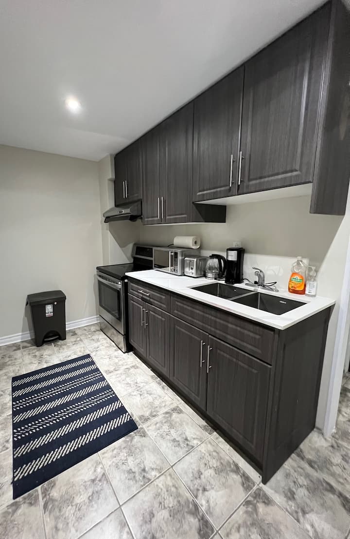 2 Br Exclusive Suite, Tv, Free Park/wi-fi - Milton