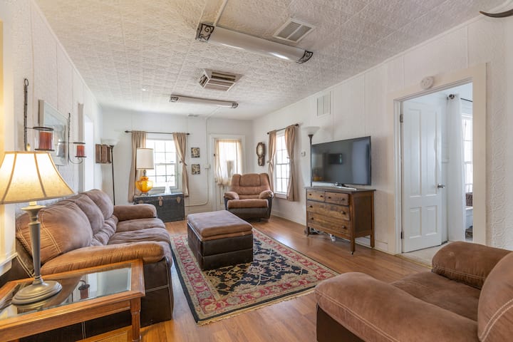 Randsburg Historical Rectory 3 Bedroom Home - Johannesburg, CA